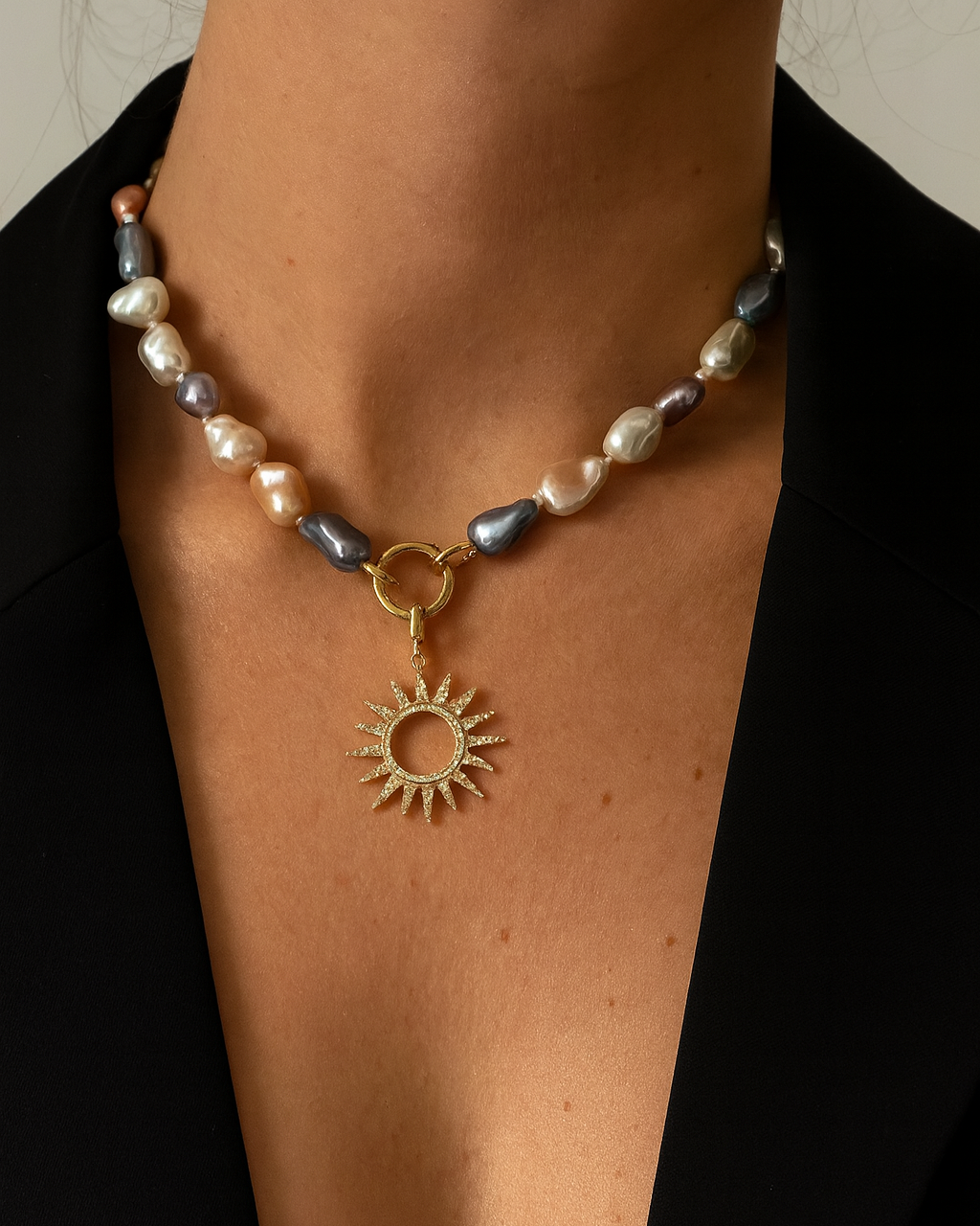 Lumière Obscure Necklace – Dos Femmes