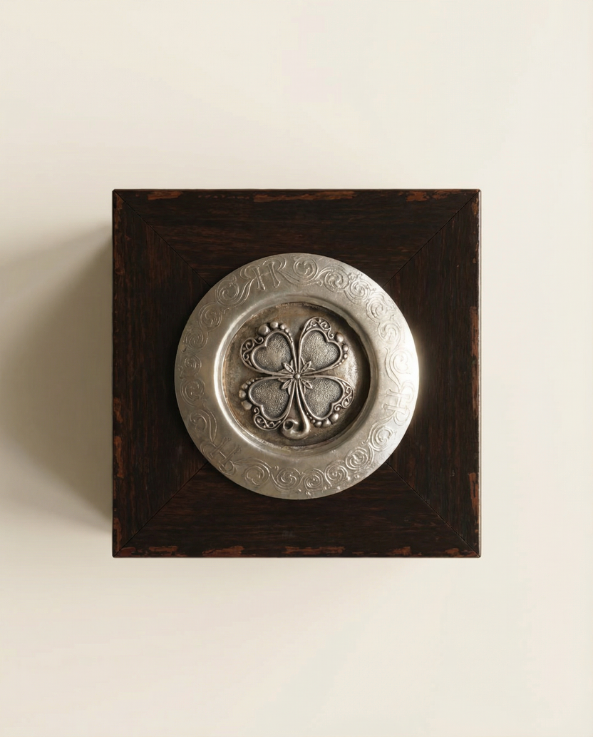 Silver Clover Bee – Dos Femmes